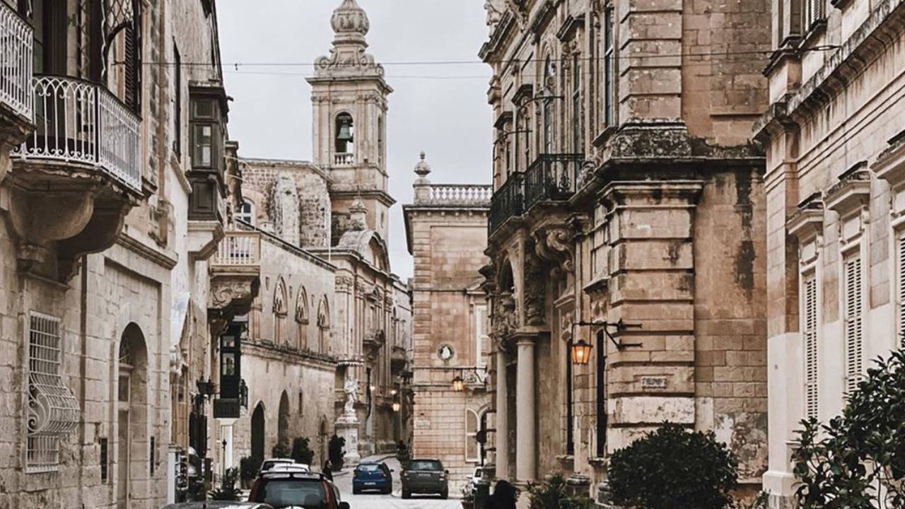 17 evocative photos of Mdina that show off how truly grand it is