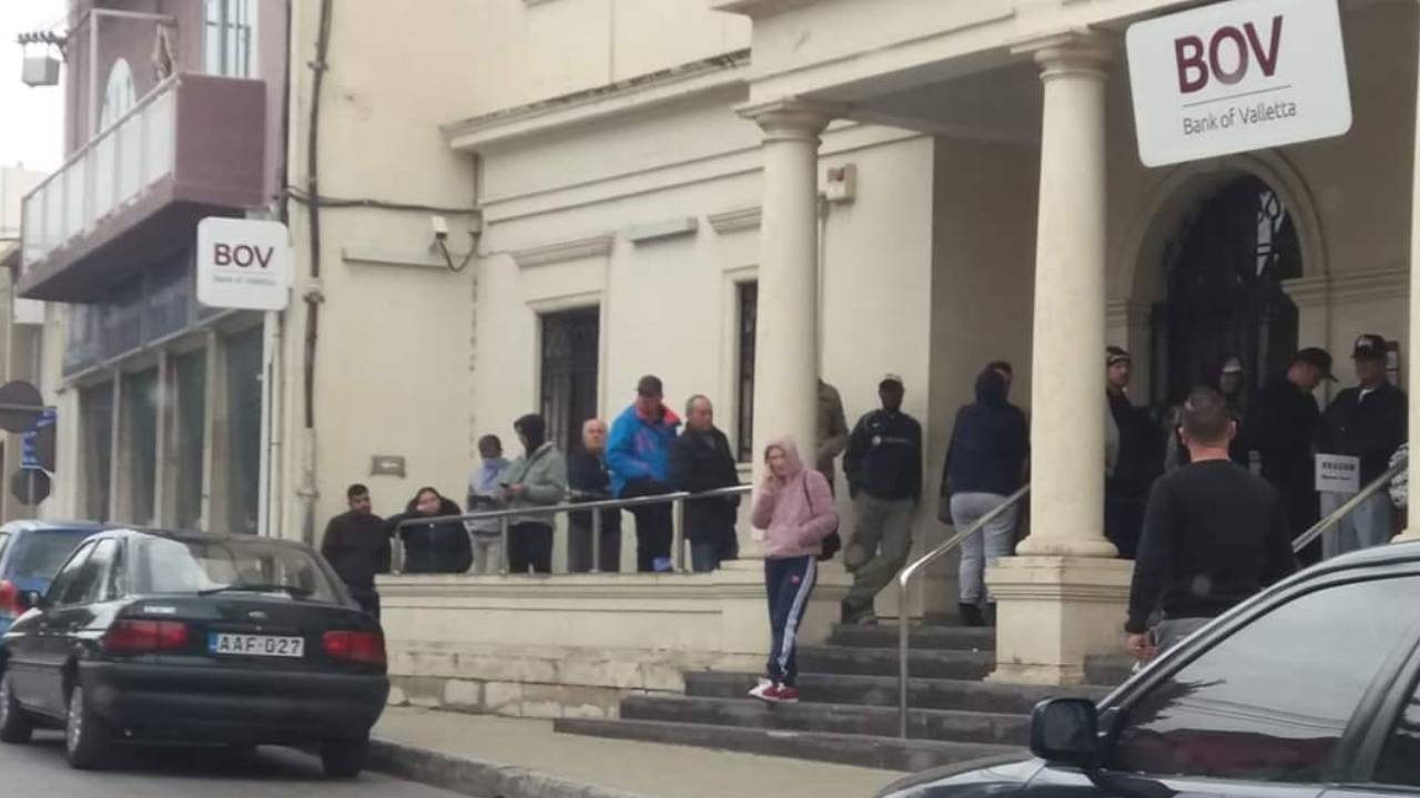 Where's the distance? People queue up in front of Qormi BOV despite ...