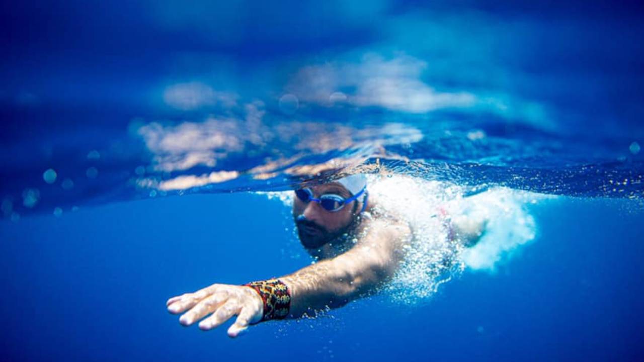 YAS! Queen Elizabeth recognises local swimmer Neil Agius with Point of ...