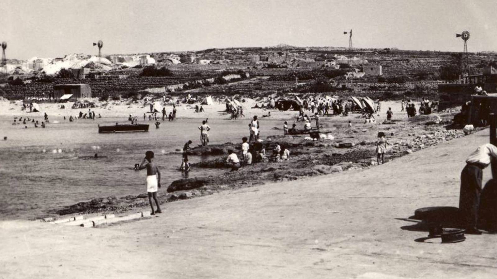 Treasured memories! Check out this old photo from the 1950s showing ...