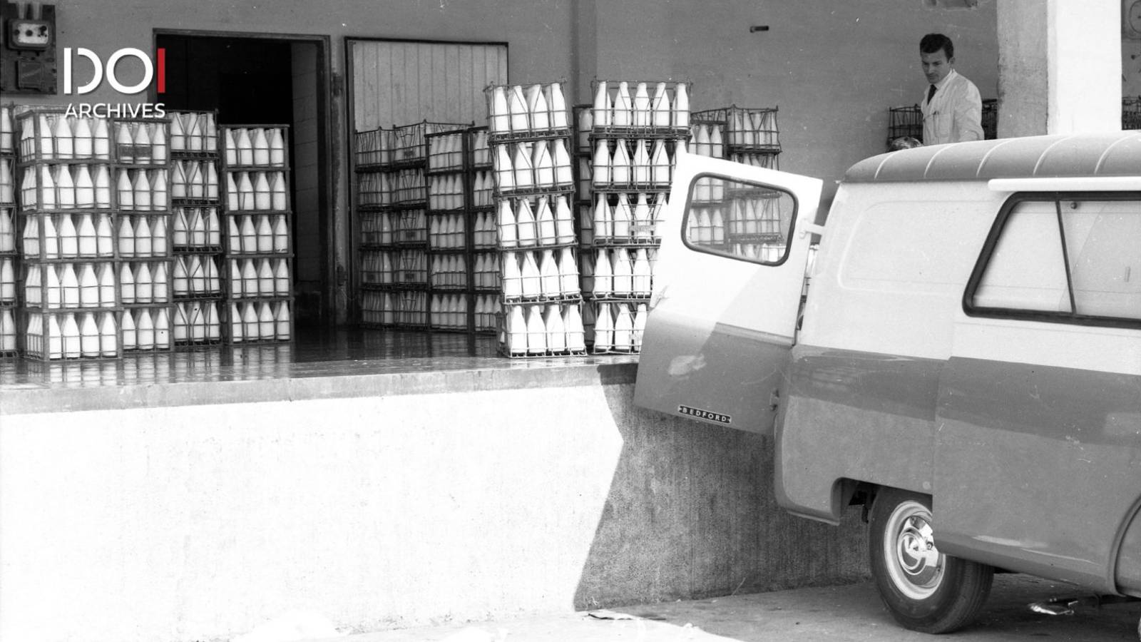 What a throwback! Check out this old photo showing milk in glass ...