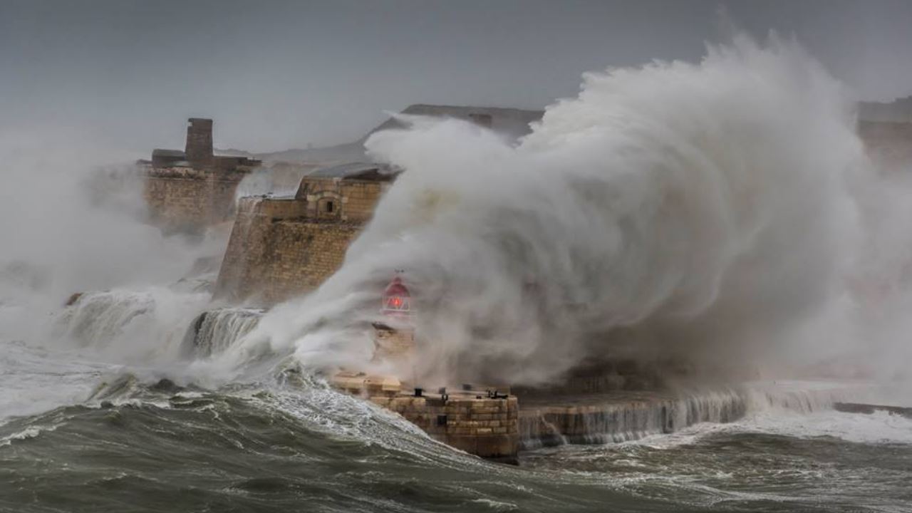 Terrible beauty: Local photographer captures impressive storm shots at ...