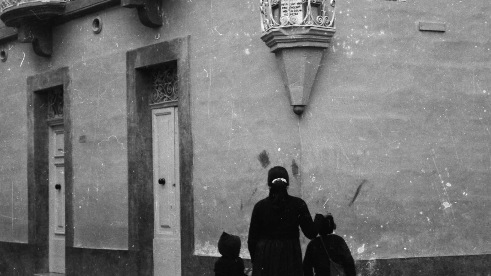 A glimpse into the past! Check out this intriguing photo of a Maltese ...