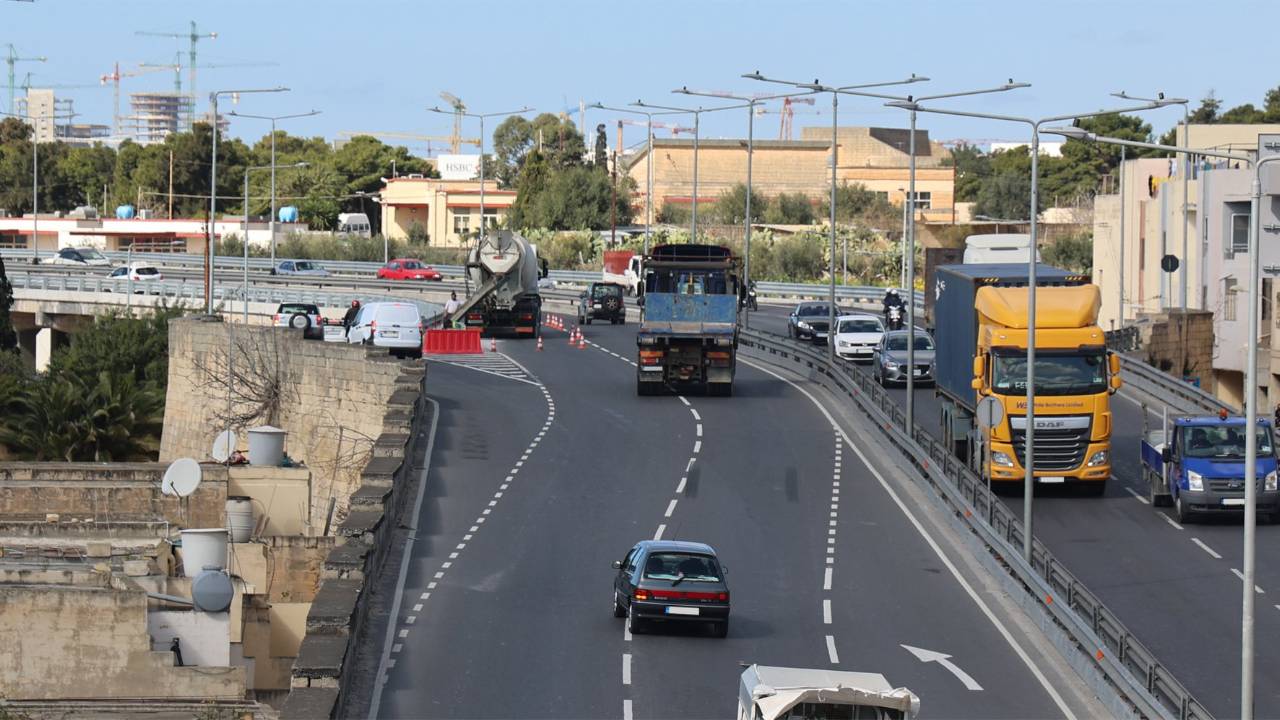 Heads up! Yesterday’s night-time road works at Marsa-Hamrun bypass ...