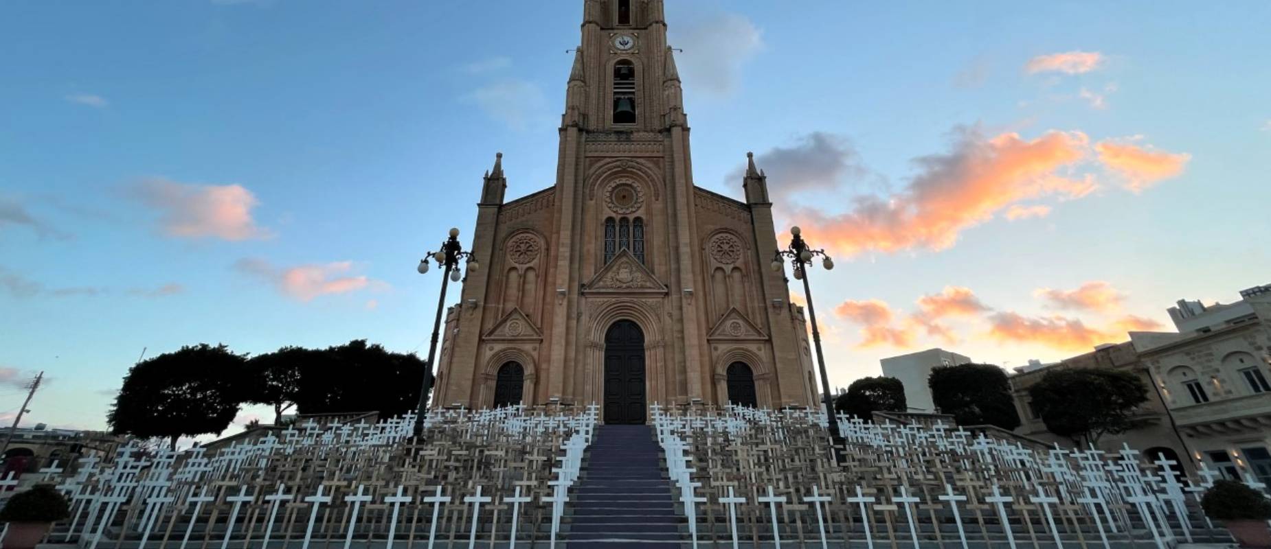 Ghajnsielem local council dedicate new installation on church parvis to ...