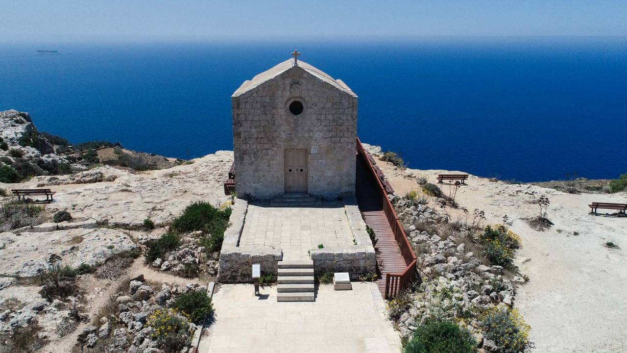Did you know about this little chapel by the cliffs’ edge in Dingli?